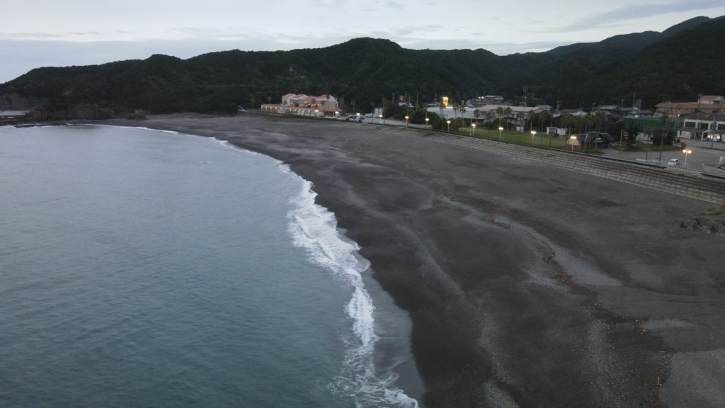 【和歌山県白浜町】『ベアーズロック・道の駅 志原海岸』の海釣りガイド（釣れる魚・駐車場・トイレ）｜和歌山釣りwalker